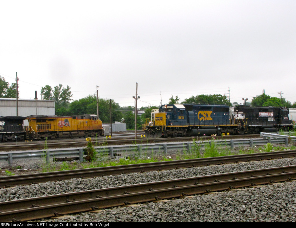 UP 7725, CSX 8815, NS 5225